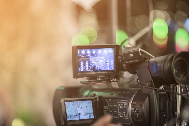 Qu'est-ce qu'un webcast ? Définition et conseils (matériel, application ...